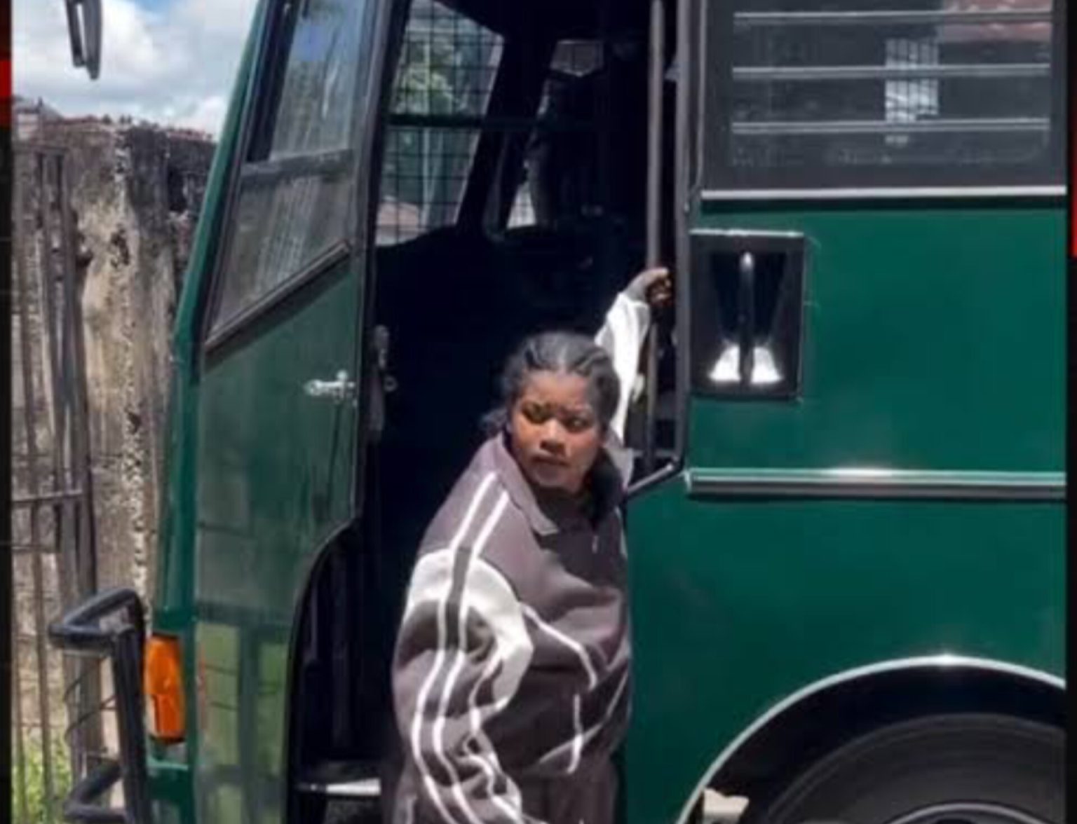 Niffer Afikishwa Mahakamani, Mama Yake Mzize Afika Kushuhudia | UDAKU ...